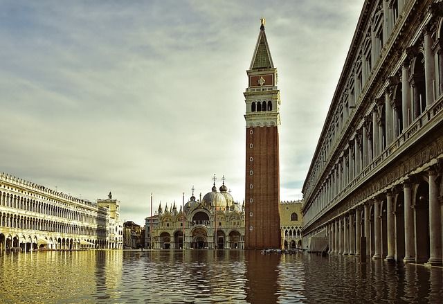 When will Venice sink completely: projections and measures