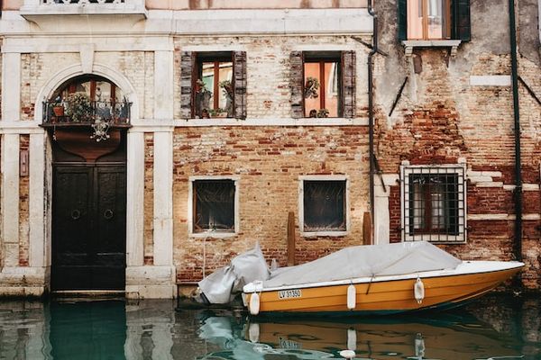 Do people actually live in Venice? Venice Insider Guide
