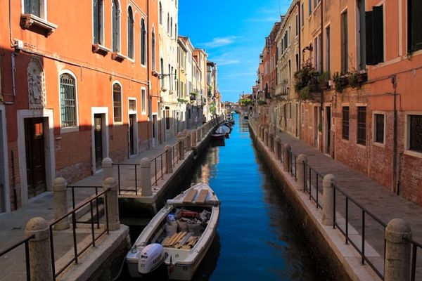 What does Venice look like under the water | Venice Insider Guide