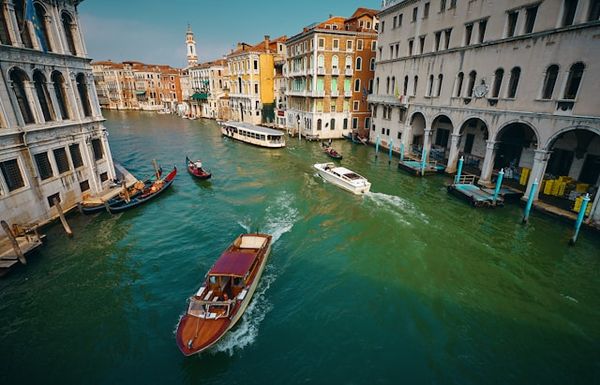 What does Venice look like under the water | Venice Insider Guide